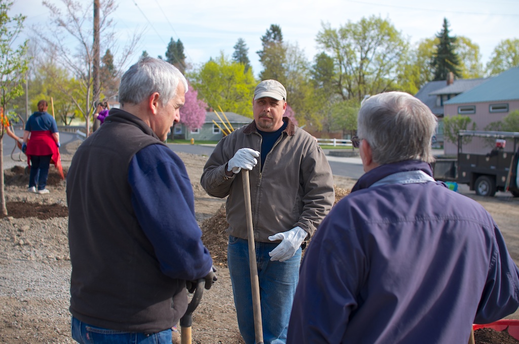 Photos from the Tree Planting on N. Maple – Emerson-Garfield Community